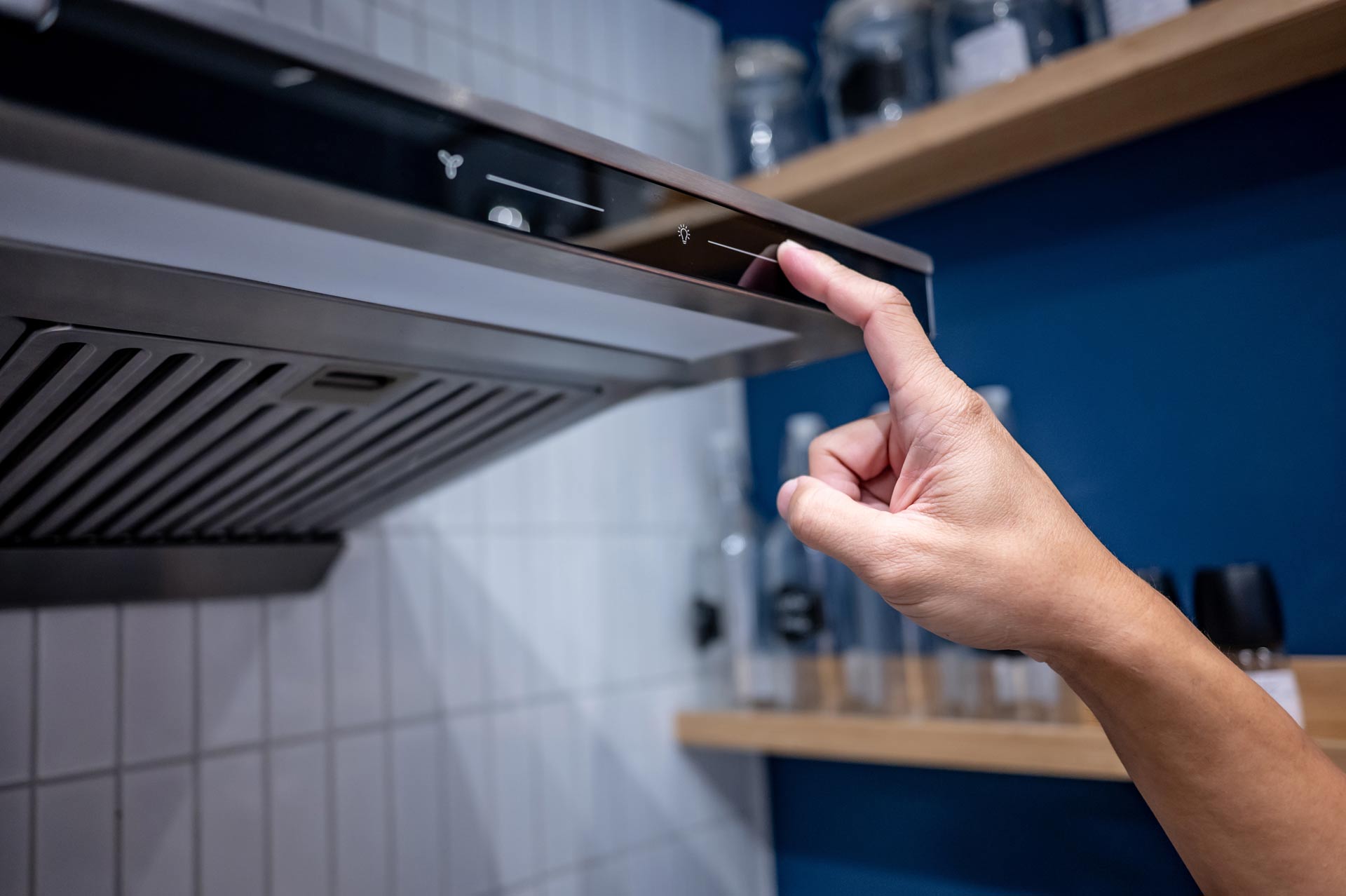 State-of-the-Art Range Hood with Innovative Controls